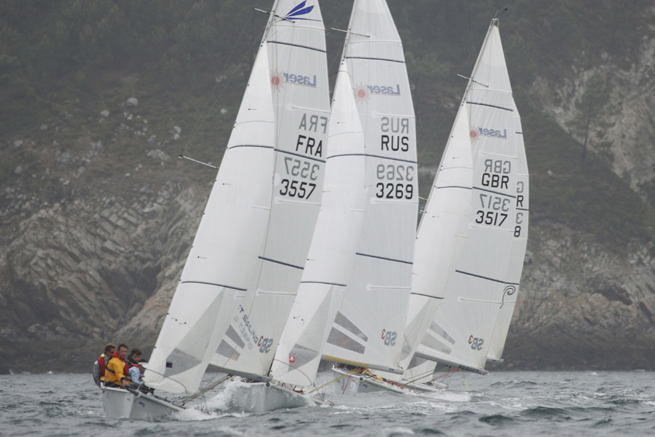 Thomas Rouxel en tête à Douarnenez - Course au Large