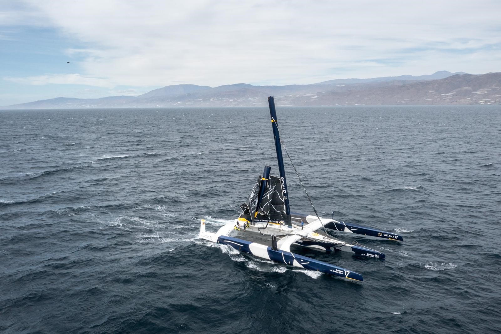 Ultime. Premières images du Maxi Edmond de Rothschild en route pour ...